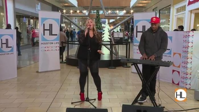 Ashley Toman Performs