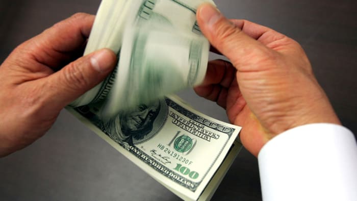 Too many Americans not saving enough, financial experts say