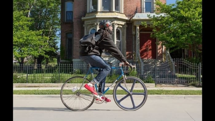 'Slow Roll Detroit' creator stars in new iPad ad