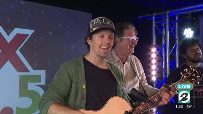 "It's the season of giving!" Jason Mraz makes holiday cards for Texas ...