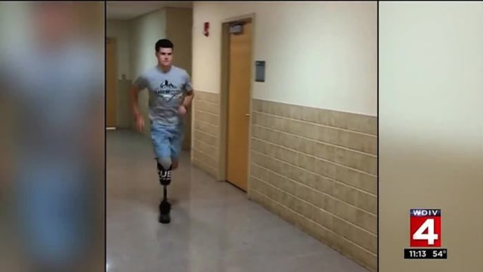 Sean English runs for first time since losing leg while helping crash ...