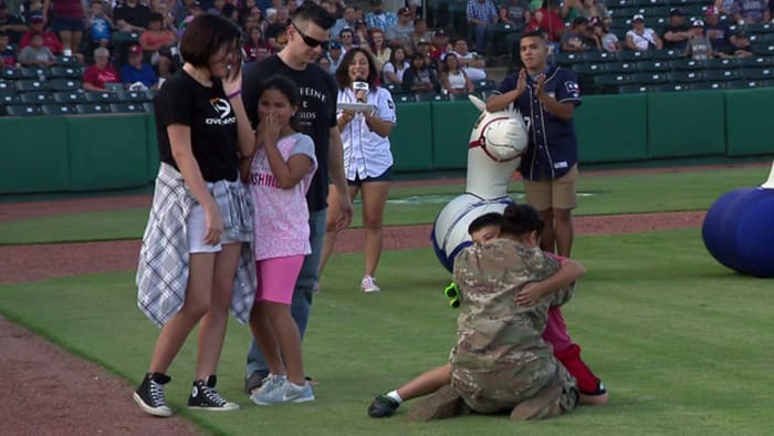 Deployed SA military mom surprises kids at Missions baseball game