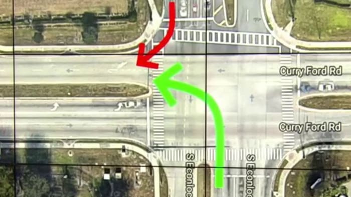 Who has right of way: Left on green or right in opposite direction?