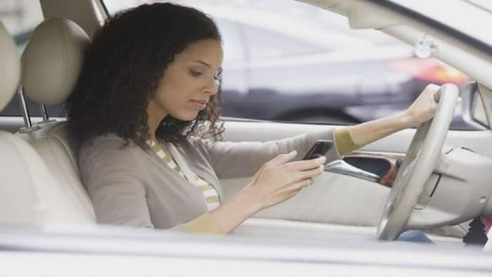 Texas House approves statewide texting-and-driving ban