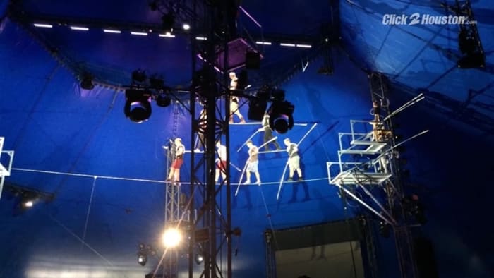 VIDEO REVEALED: See the stunning 8-person pyramid collapse during high ...