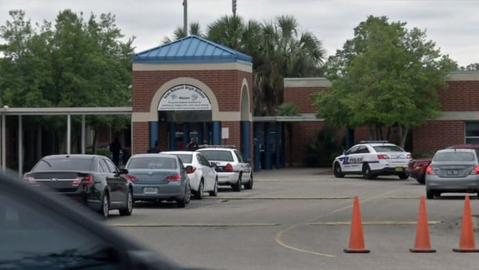 Trespasser flees, drops weapon at Ribault High