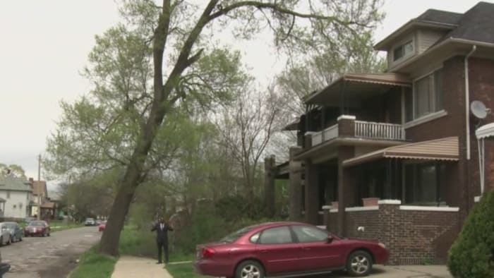 Leaning tree becomes safety hazard in Detroit
