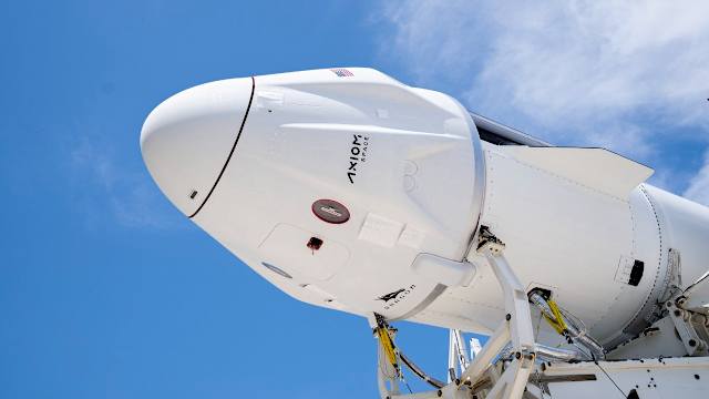 dragon spaceship launch