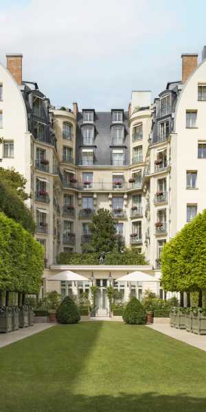 Ritz Paris | Book a Luxury Stay in Paris, France | Lartisien