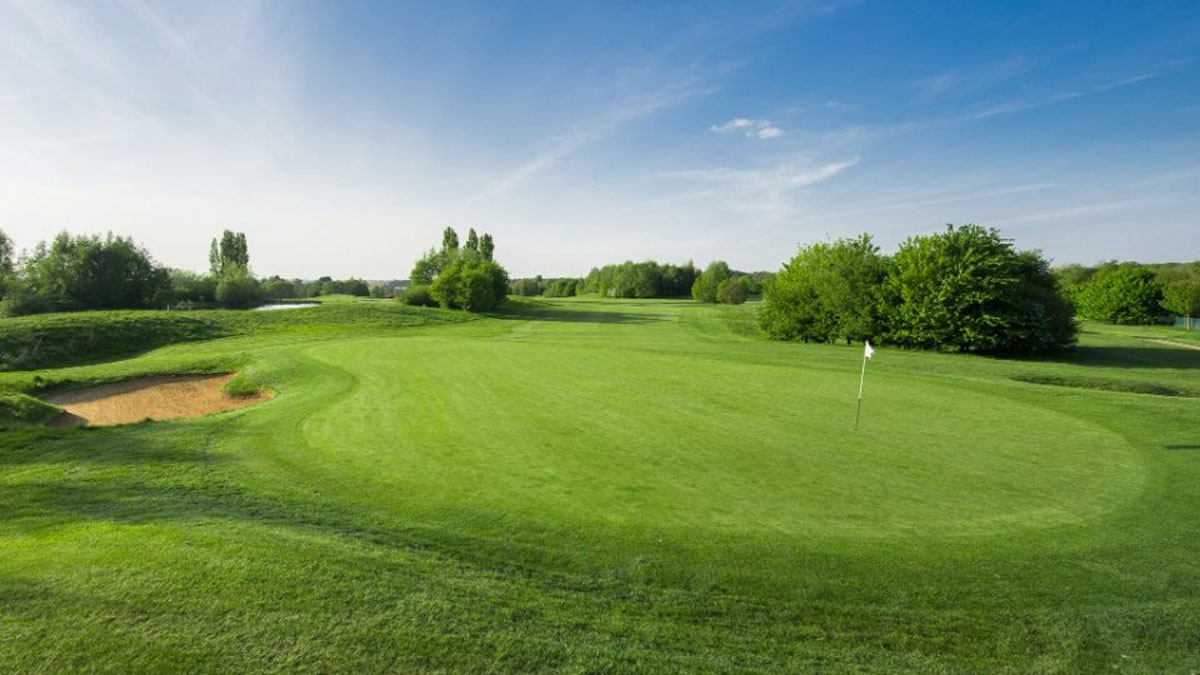 Play Golf on Milford Golf Club, England · Greenfee365