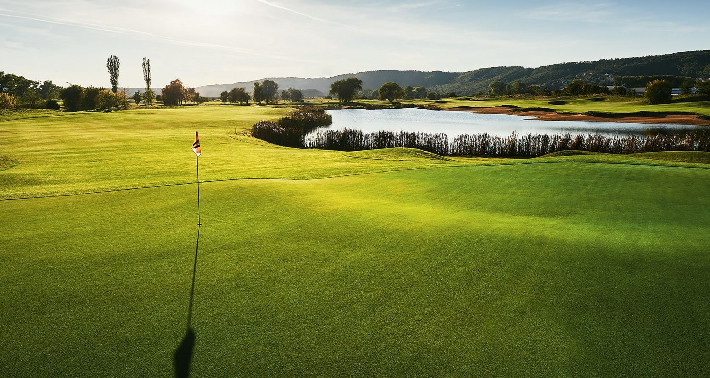Jugar al golf en Prague City Golf Club, countries.czech republic ...