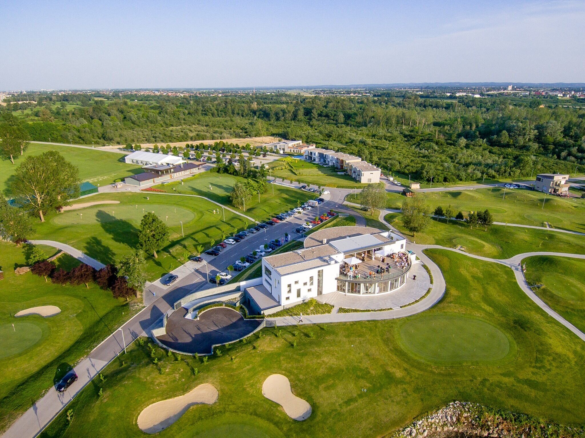 在countries.croatia的Riverside Golf Zagreb Championship Course打高尔夫 · Greenfee365