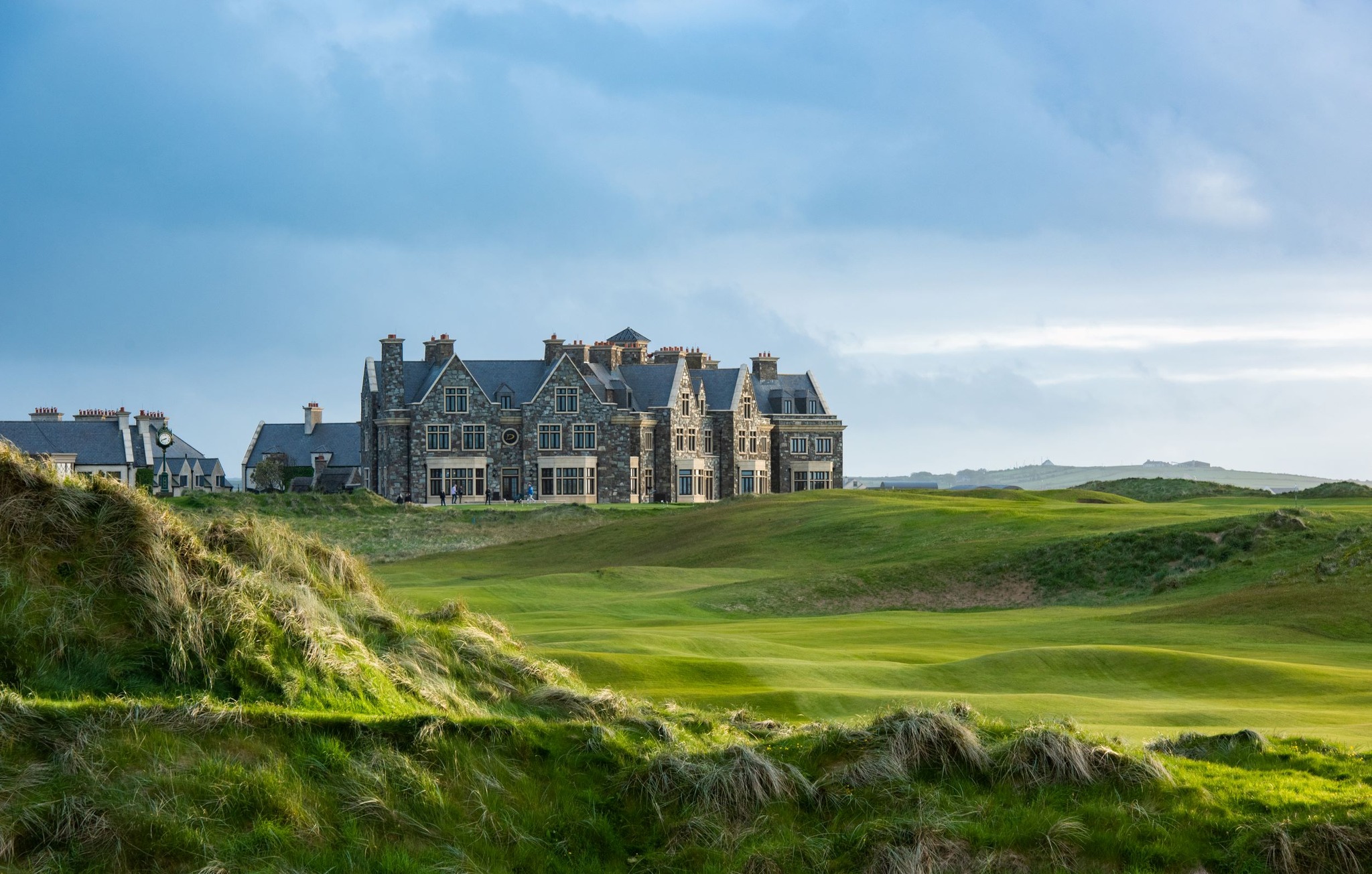 Spela golf på Trump International Golf Links & Hotel - Doonbeg ...