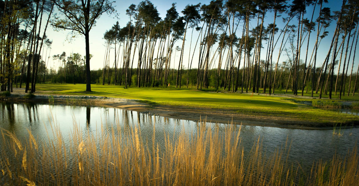countries.slovakiaのWhite Eurovalley Golf Park White Courseでゴルフプレー ...