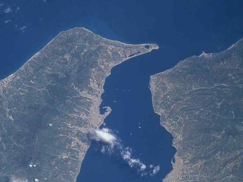 Stretto di Messina: un sistema di fratture allontana la Sicilia dal ...