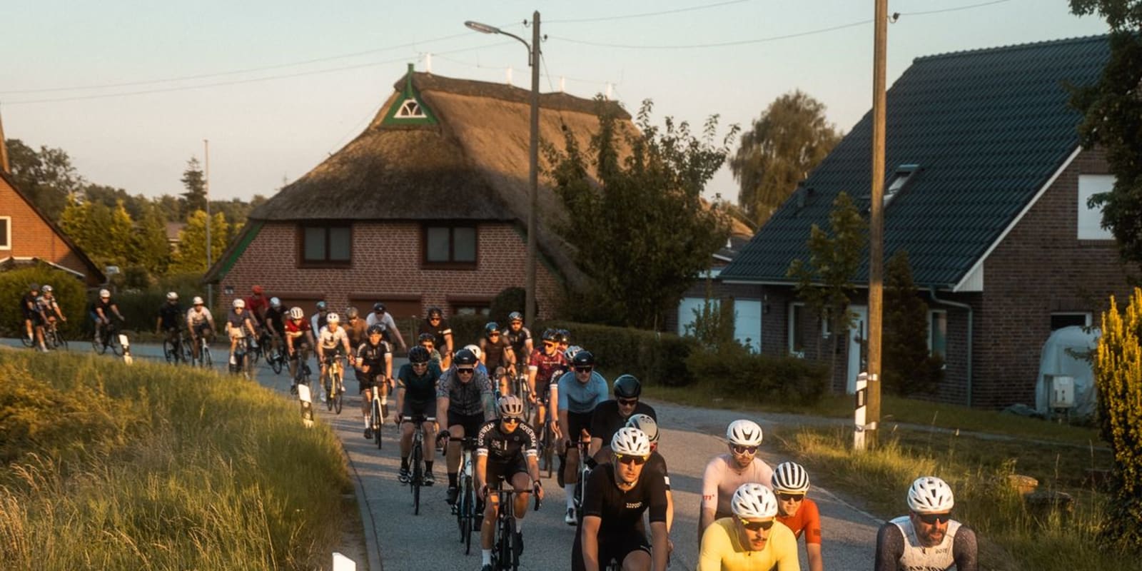 grouprides.cc - RAD RACE Community Ride * Sunset Session // Deichrunde ...