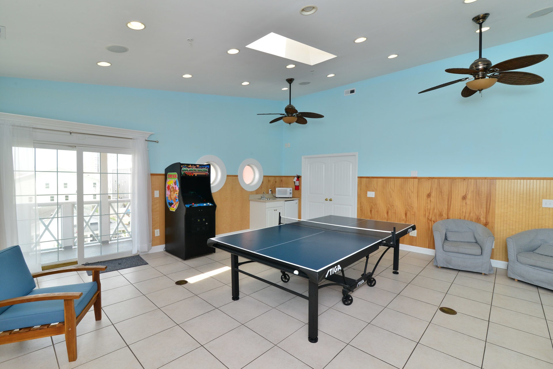Tropical Castle Ocean View Pool Grill & Game Room