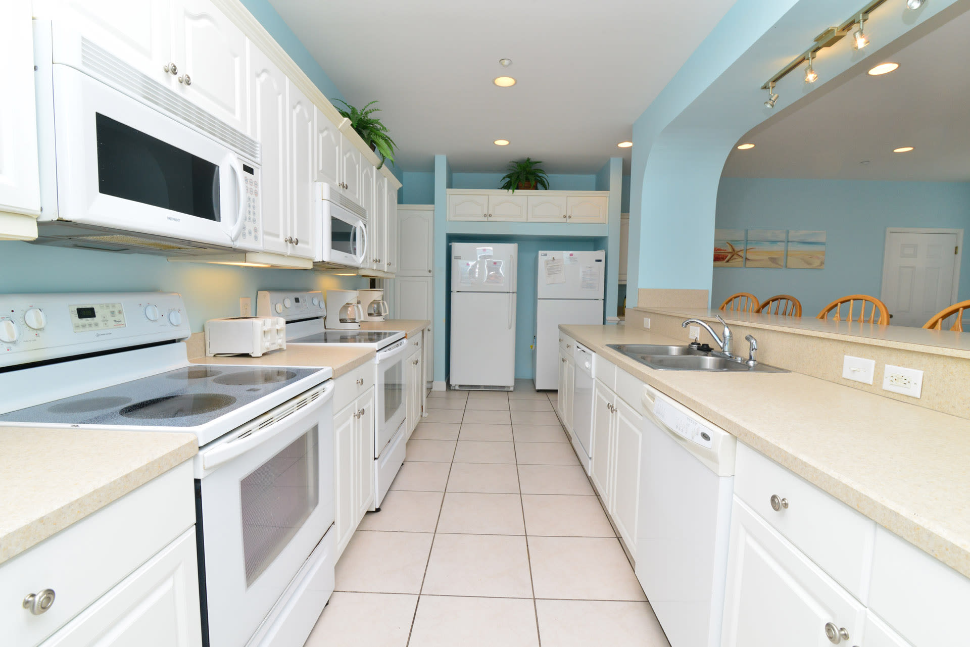 Tropical Castle Ocean View Pool Grill & Game Room