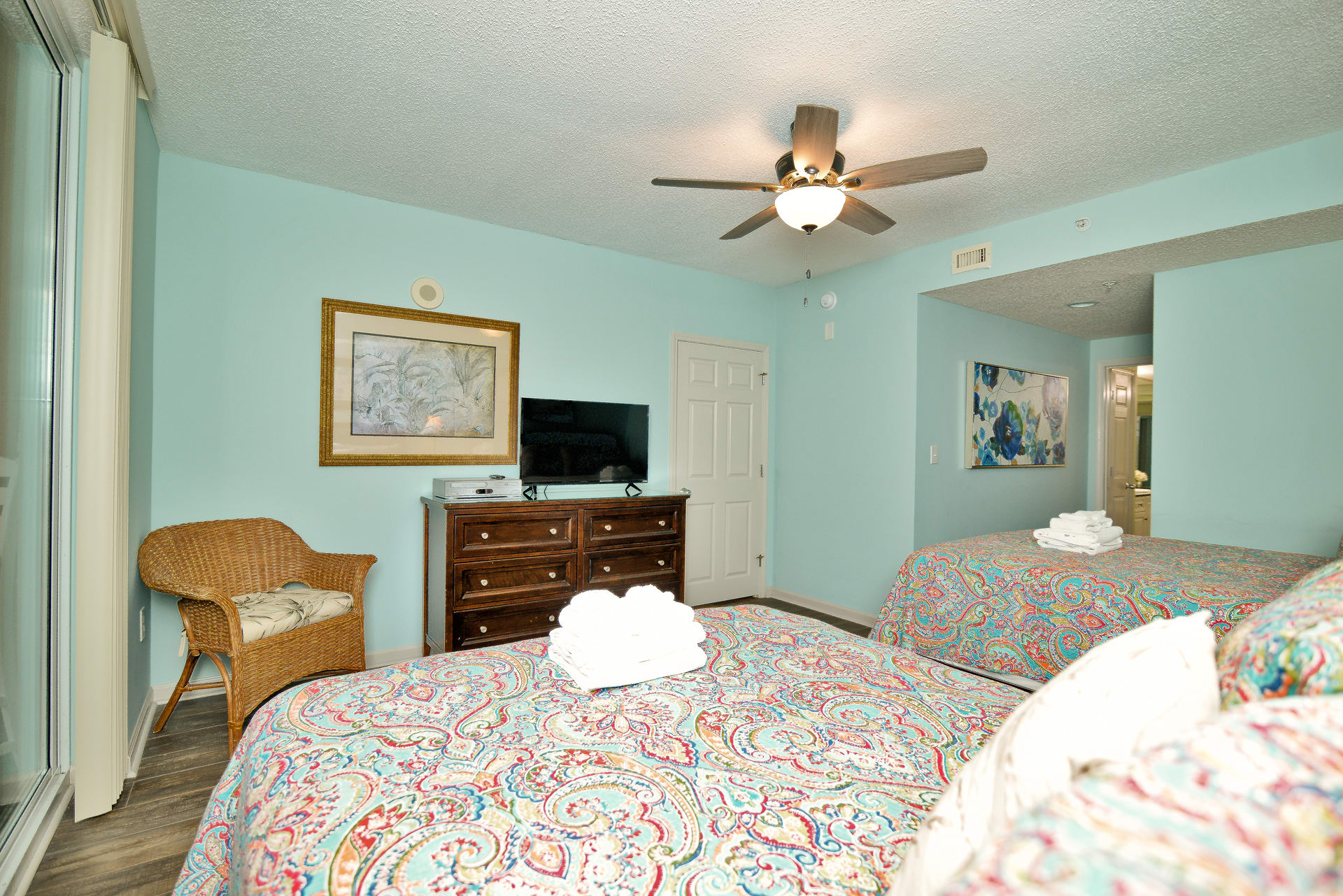 Waterfront Luxury Huge Condo with 15000sf Pool