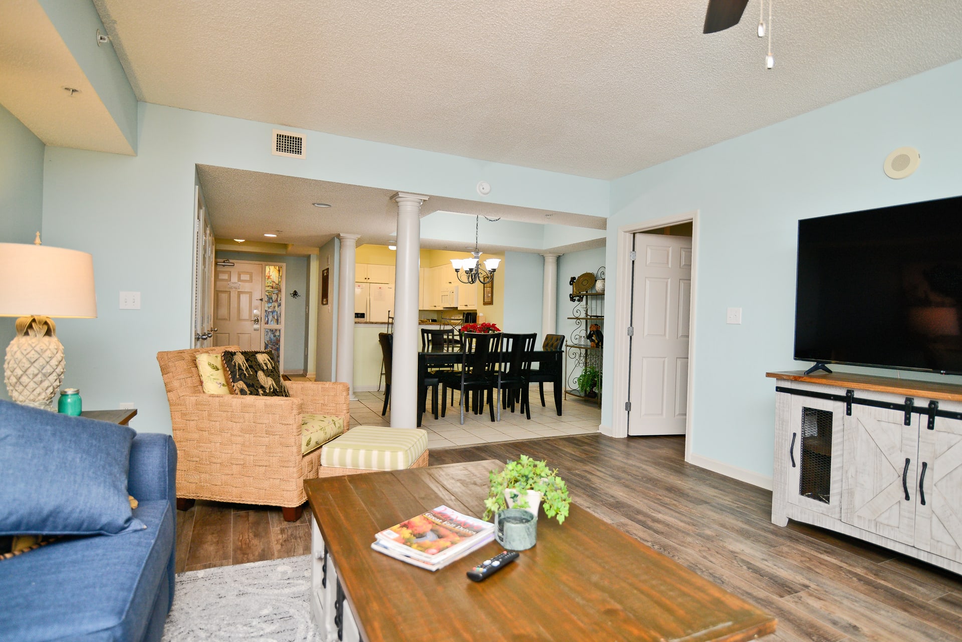 Waterfront Luxury Huge Condo with 15000sf Pool