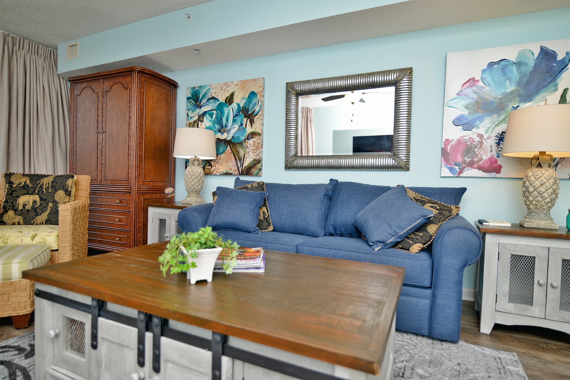 Waterfront Luxury Huge Condo with 15000sf Pool