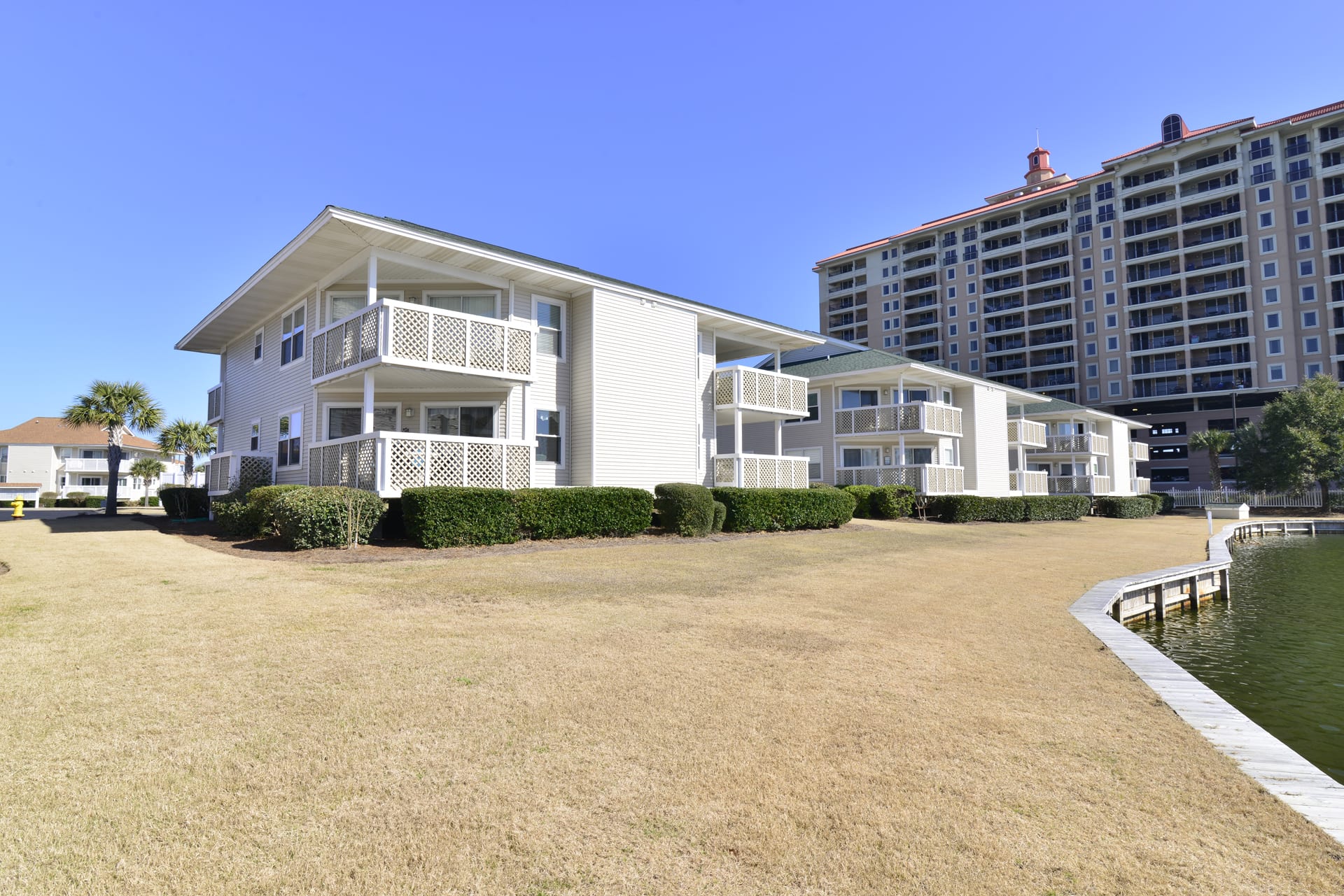 Shorehaven Lakefront & Steps to Beach w Pool and G