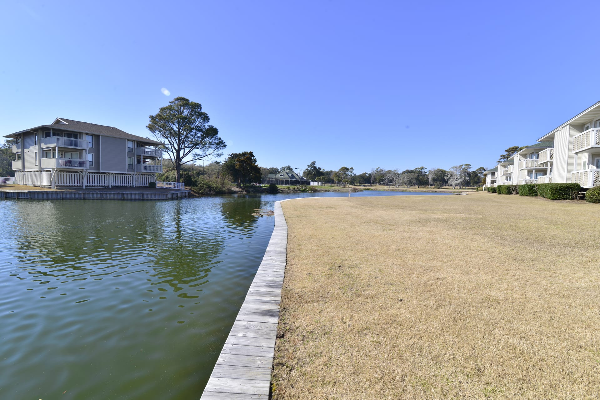 Shorehaven Lakefront & Steps to Beach w Pool and G