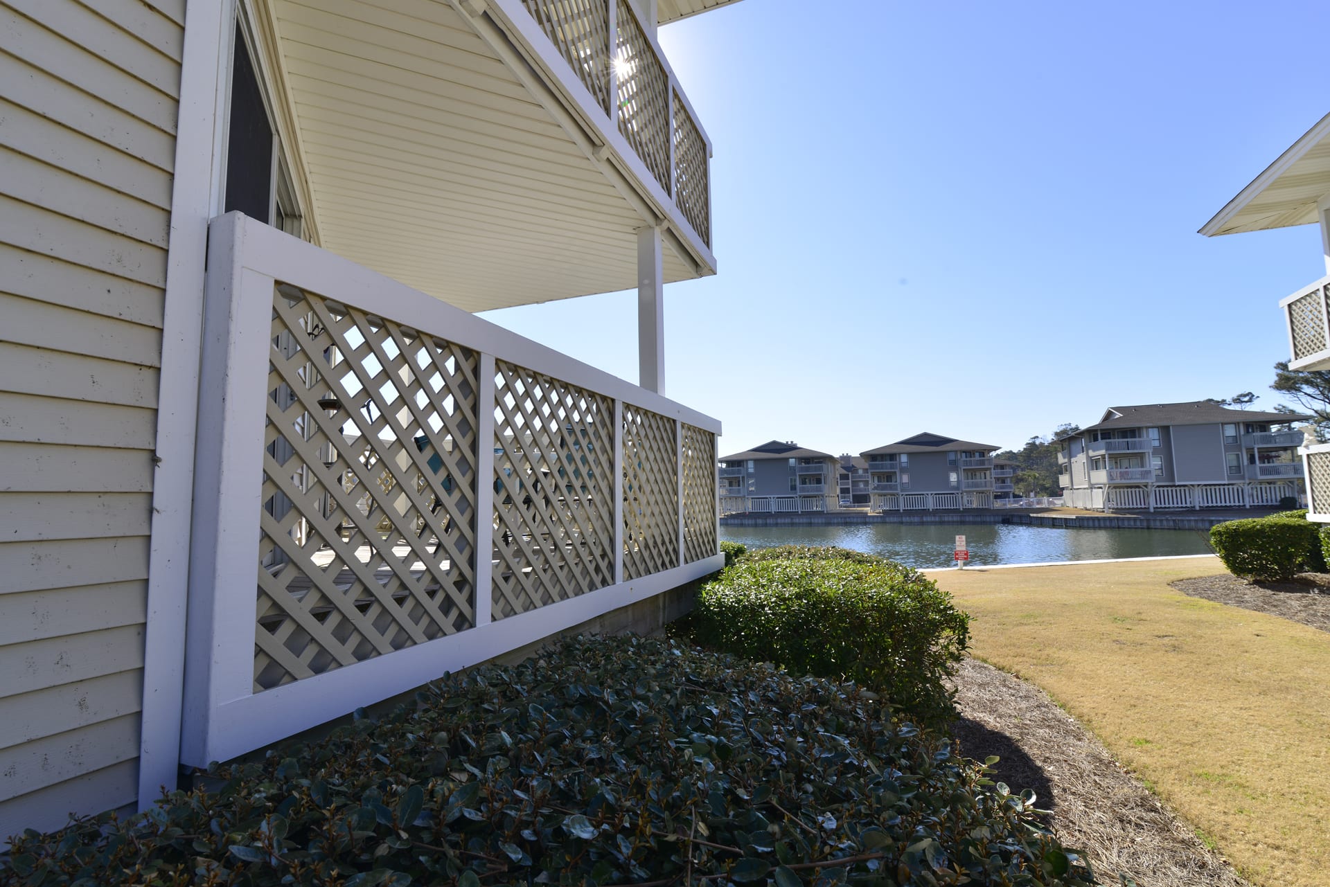 Shorehaven Lakefront & Steps to Beach w Pool and G