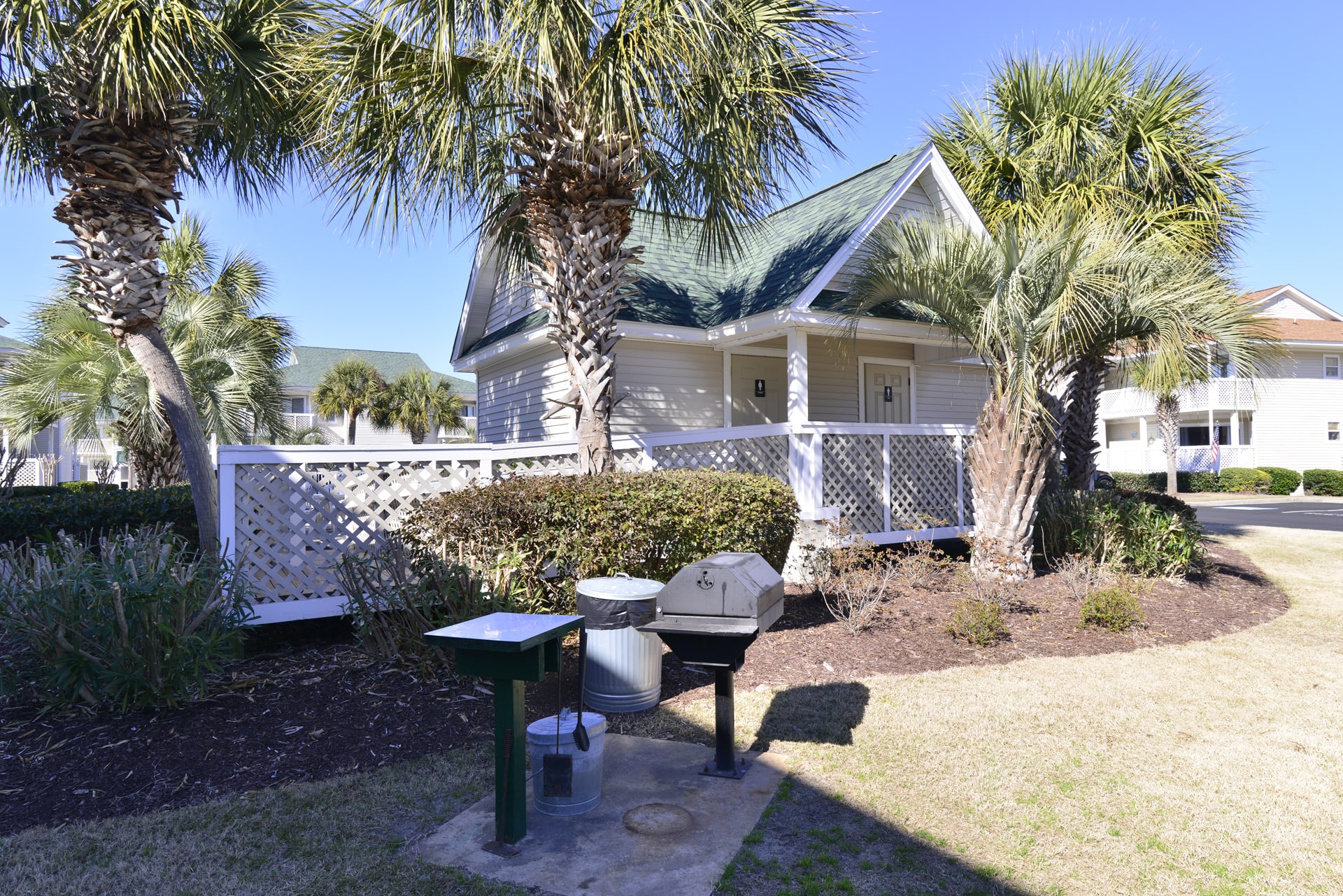 Shorehaven Lakefront & Steps to Beach w Pool and G