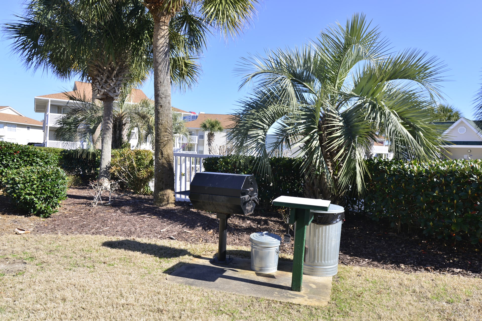Shorehaven Lakefront & Steps to Beach w Pool and G