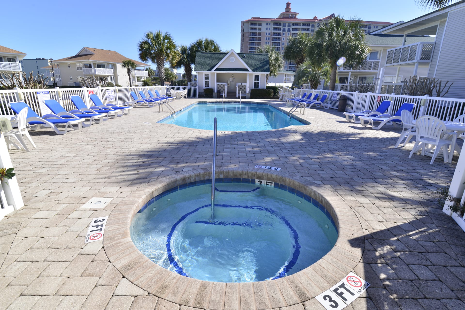 Shorehaven Lakefront & Steps to Beach w Pool and G