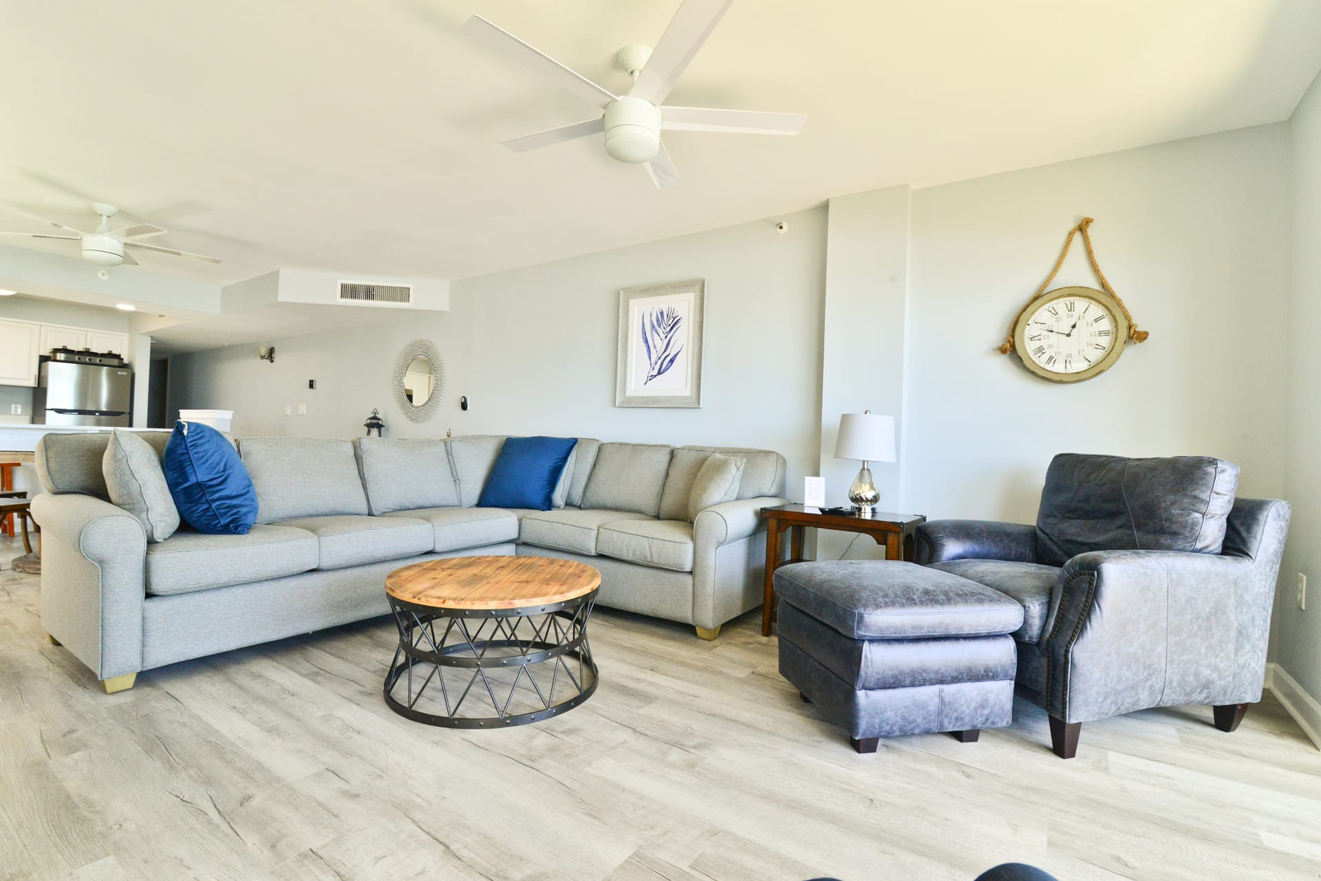 Direct Oceanfront Premium Condo with Pool