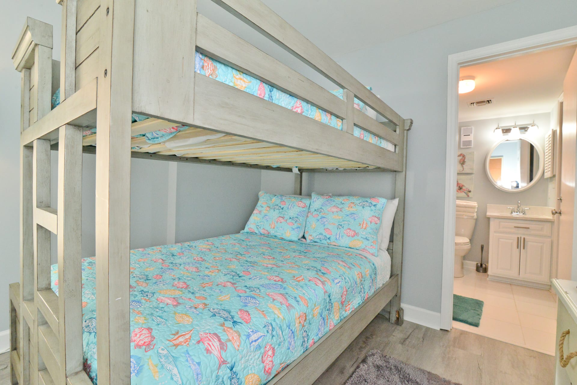 Direct Oceanfront Premium Condo with Pool