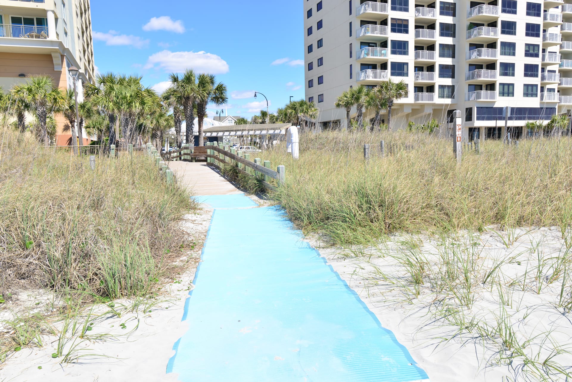 Mai Taid Beach House 1 Minute Walk to Beach!