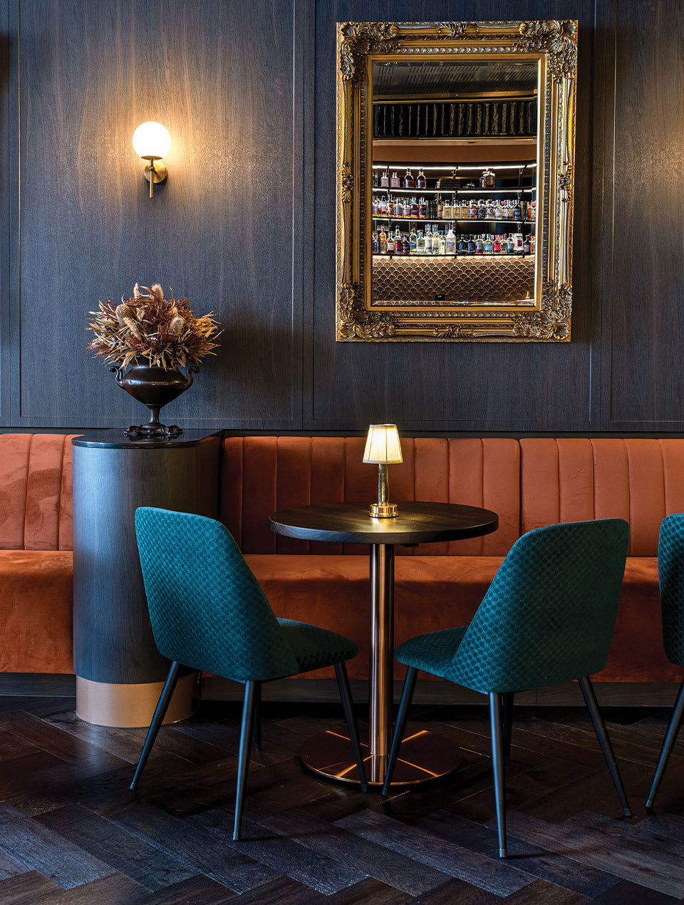 Bar Urbane: A Sophisticated Speakeasy-Inspired Design