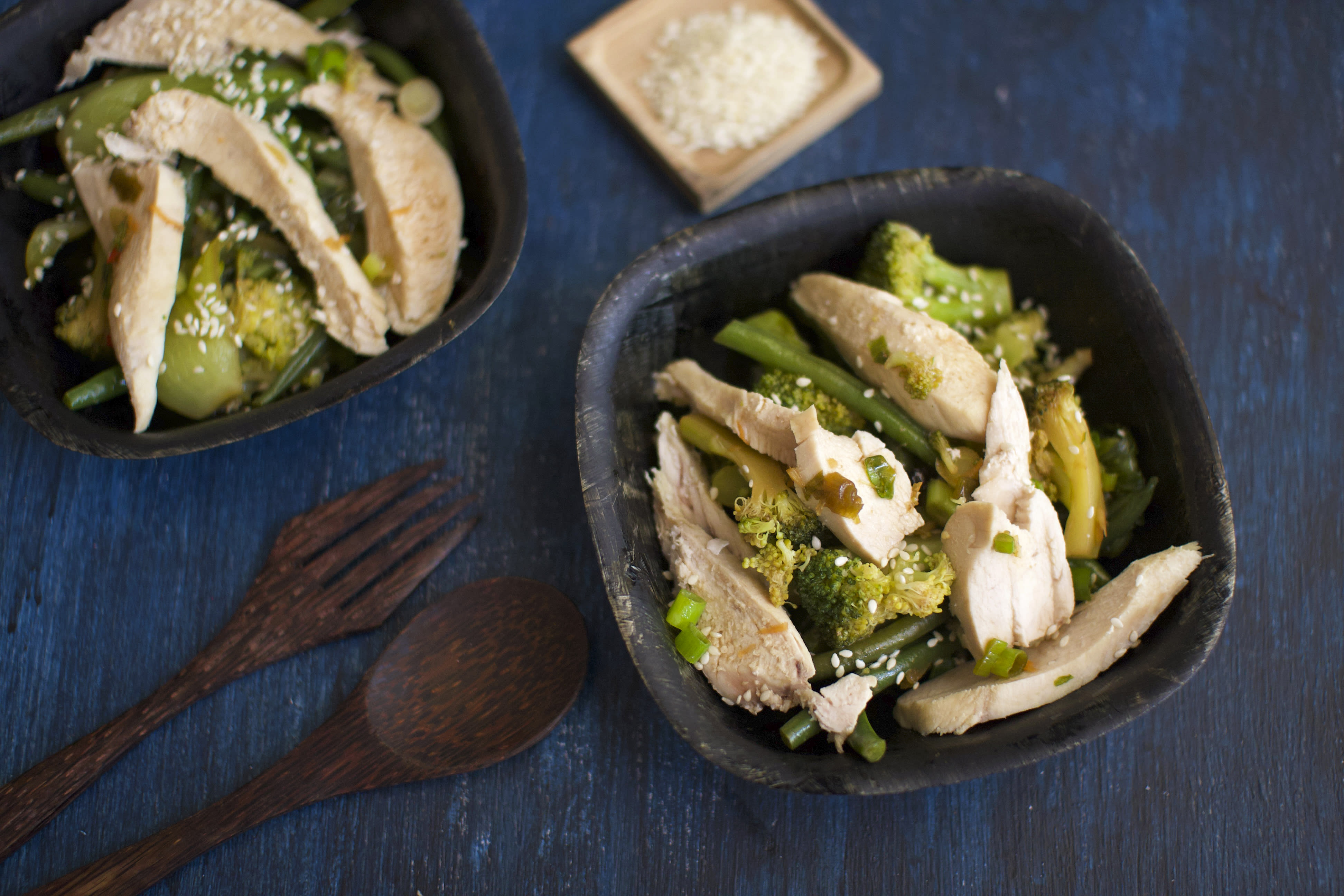 Asian Poached Chicken with Pak Choi and Sesame Seeds | Hello Chef!