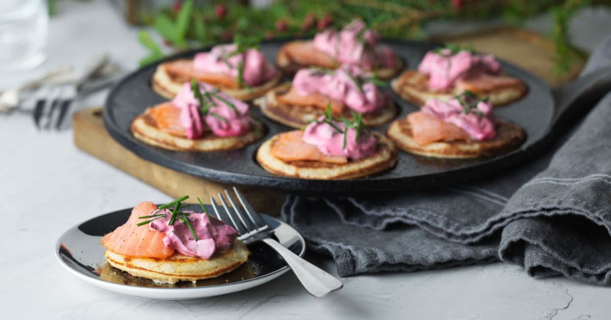 Blinier med rödbetssallad och rökt lax | Hemköp