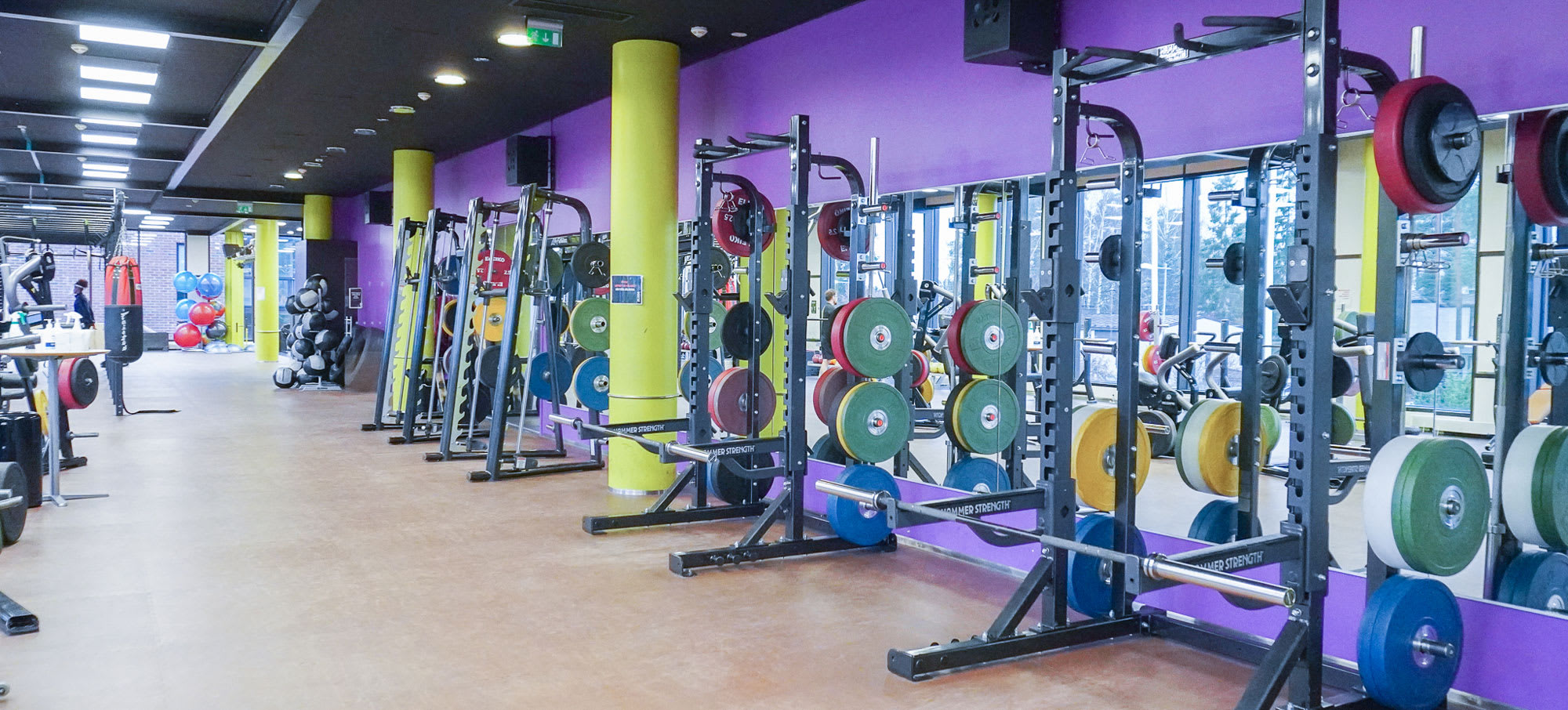 Kuntosalit, ryhmäliikunta & Personal Training - ELIXIA