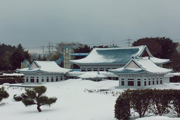 Jeju Island Mini Mini Land Ticket With Private Transfer(One way, Round ...