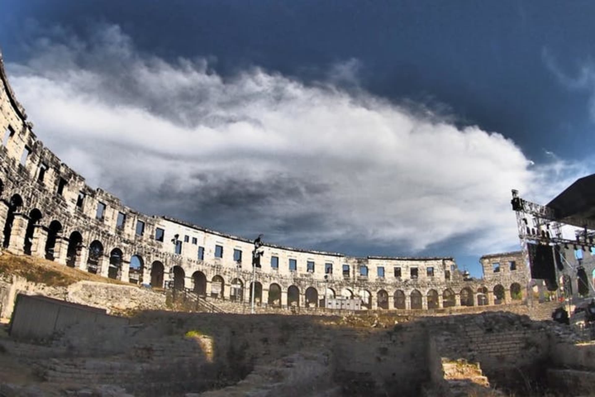 Pula Roman Heritage Walking Tour-Divine Dalmatia