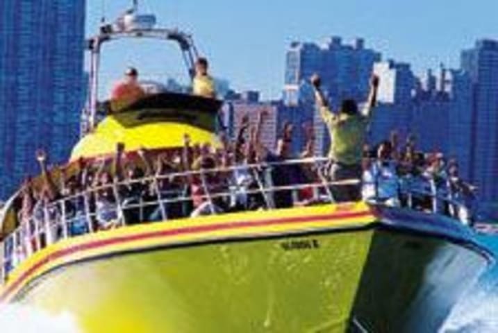 Chicago Seadog River and Lake 75 Minute Architecture Cruise by ...