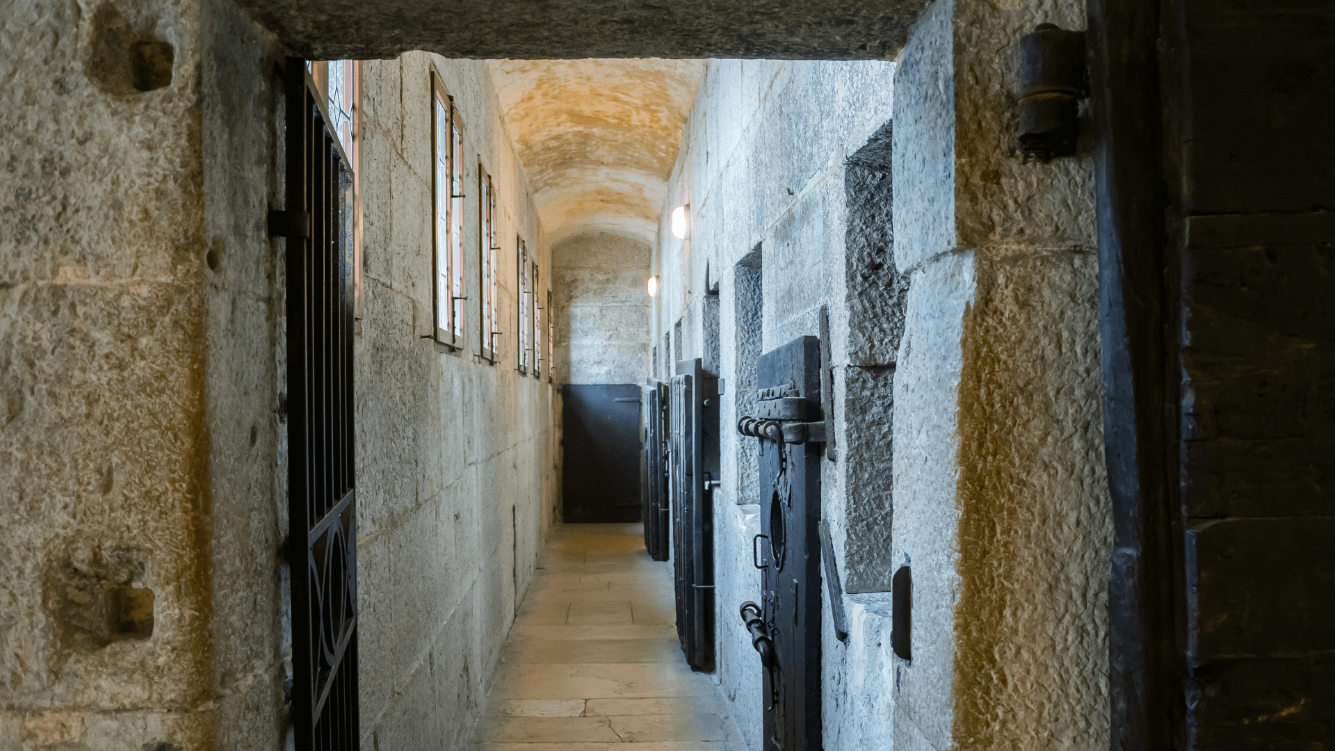 Doge’s Palace Tour with Gondola Ride | ItaliaTours