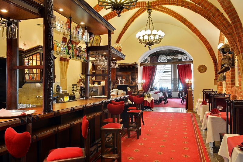 Dwór Polski Restauracja Królewska - imprezy i przyjęcia od 85 zł za osobę