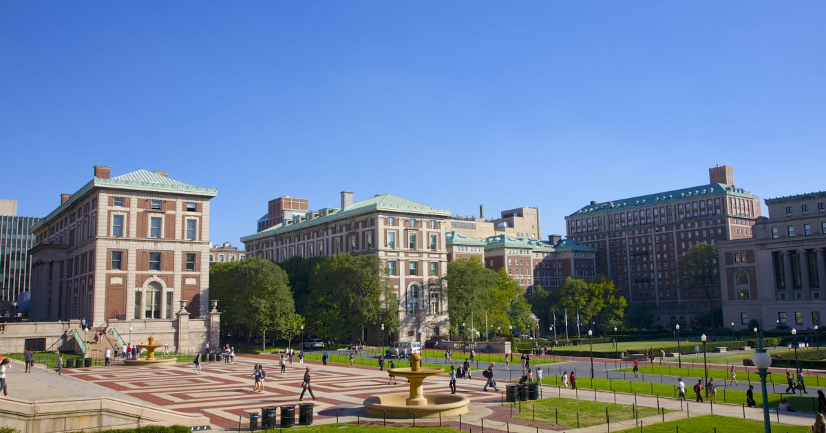 Private vs. Public Colleges: Key Differences | BestColleges