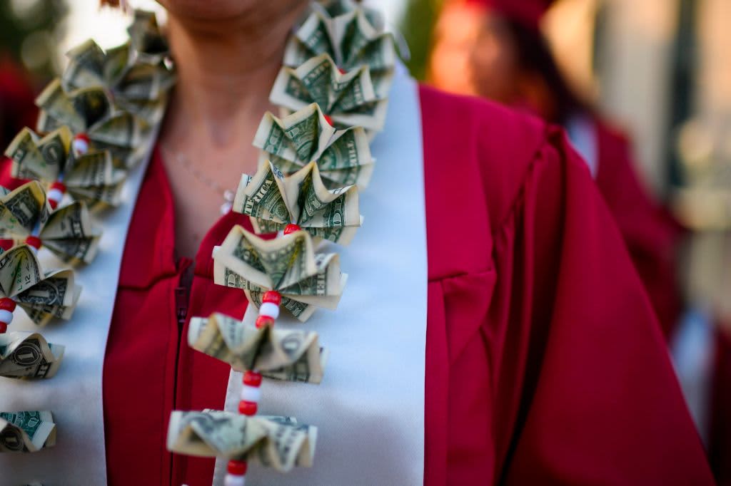 Is College Debt Bad? 5 Experts Weigh In | BestColleges