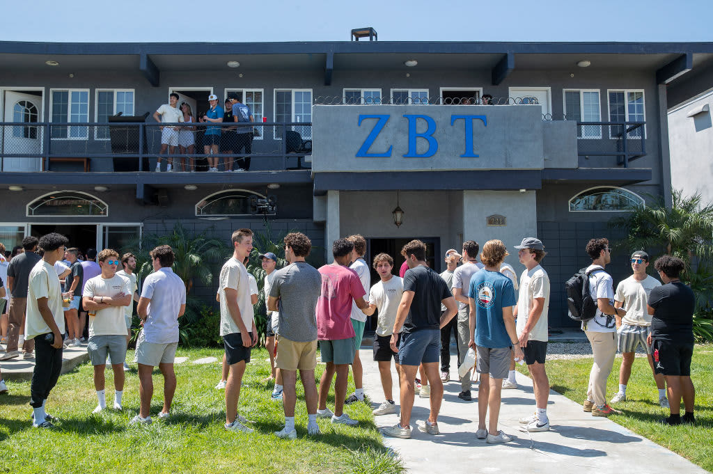 Fraternities Cut Ties With USC, Create New Coalition | BestColleges