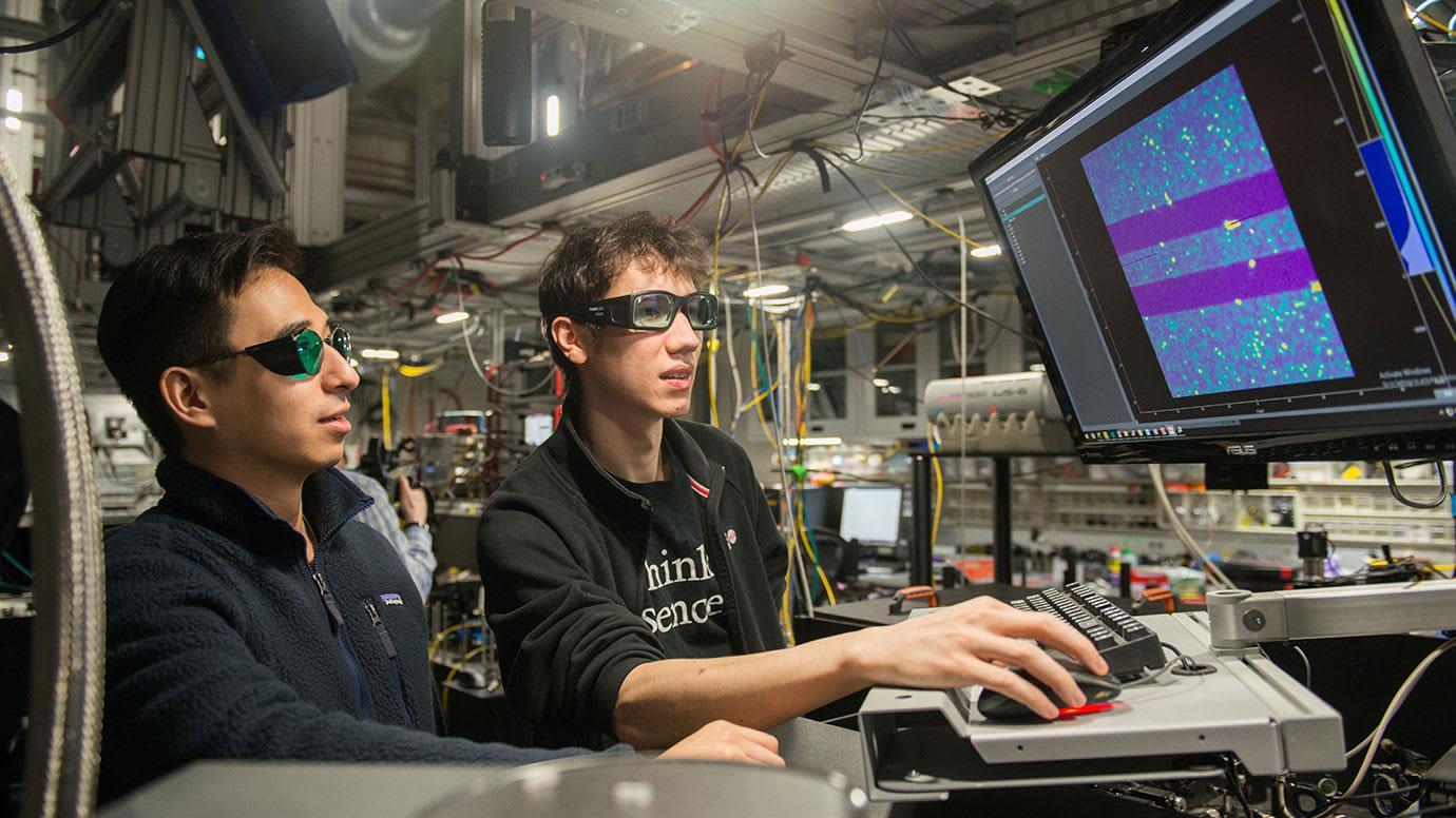 IBM, Google Award University of Chicago $150M for Quantum Computing ...