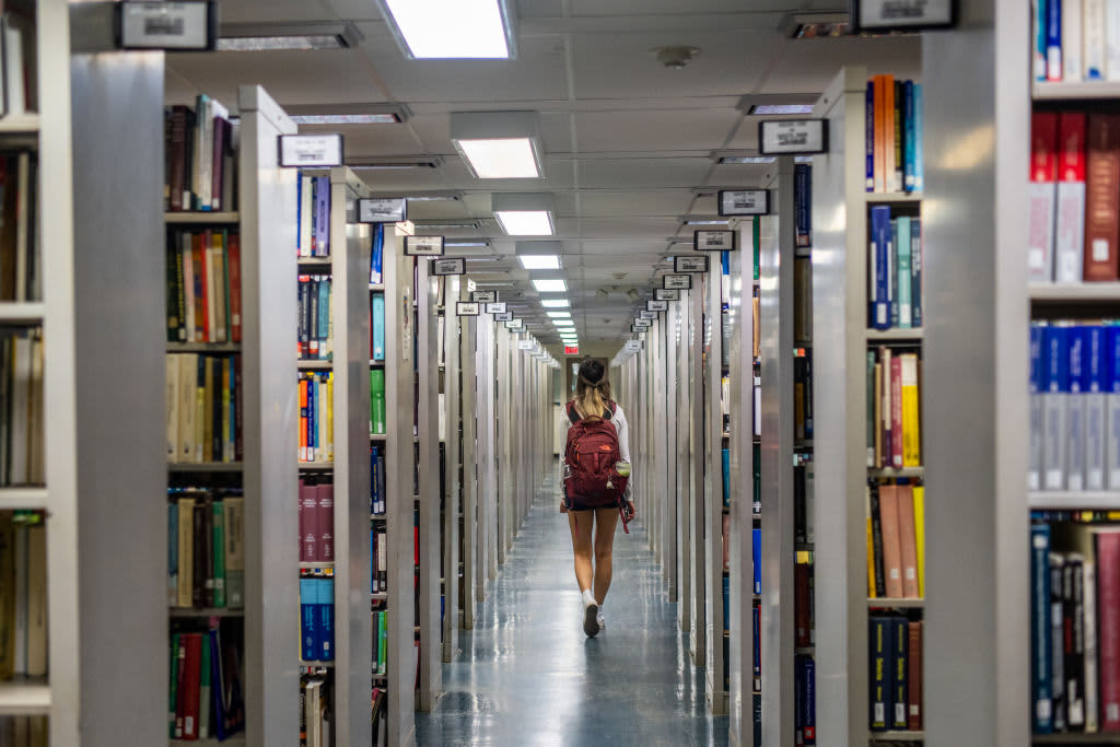 More Social Workers in Libraries Act Proposed | BestColleges.com