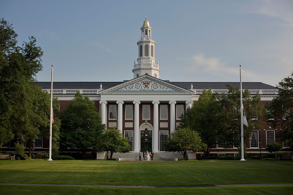 Harvard Helps Online Students Network | BestColleges