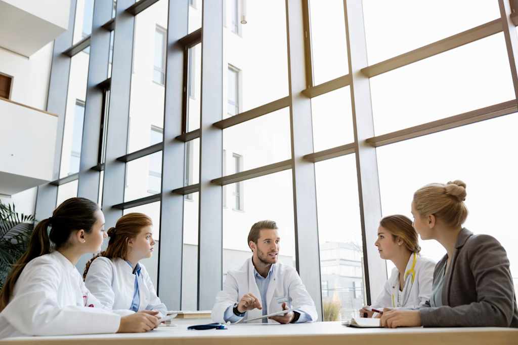 Medical School Rankings: Explaining the Controversy | BestColleges.com